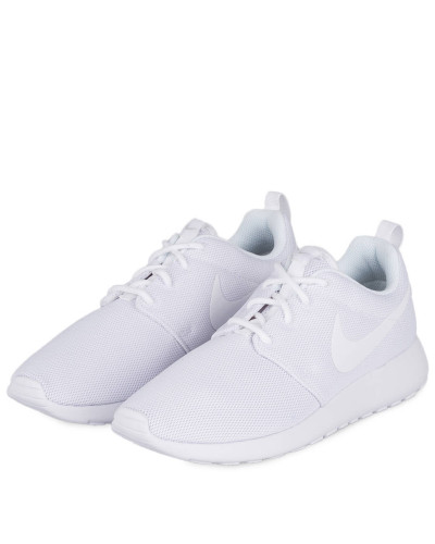 Sneaker kombinieren: So tragen Sie Turnschuhe richtig